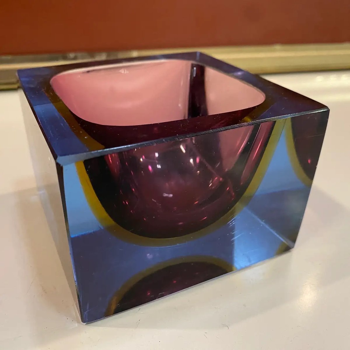 Moderner kubischer Aschenbecher aus Sommerso Muranoglas in Rosa und ...