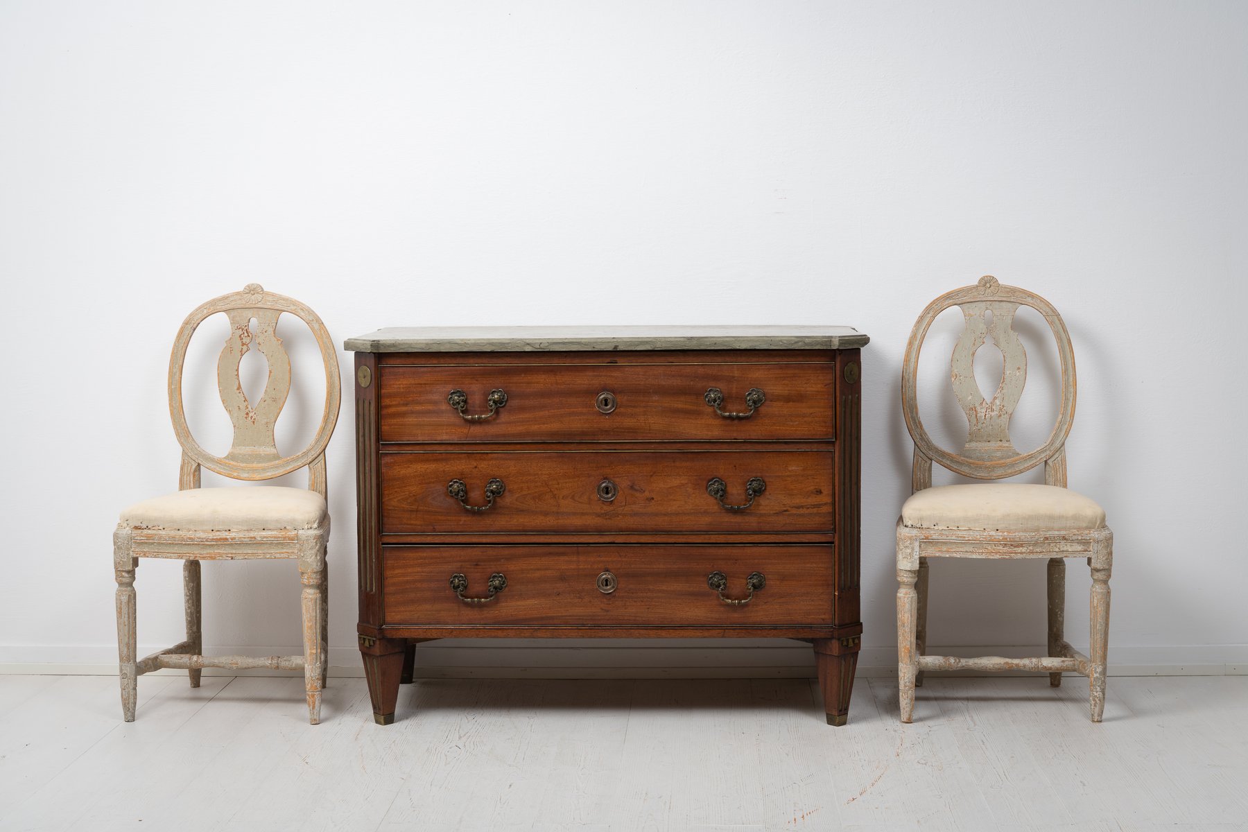 Antique Swedish Gustavian Commode, 1790 for sale at Pamono