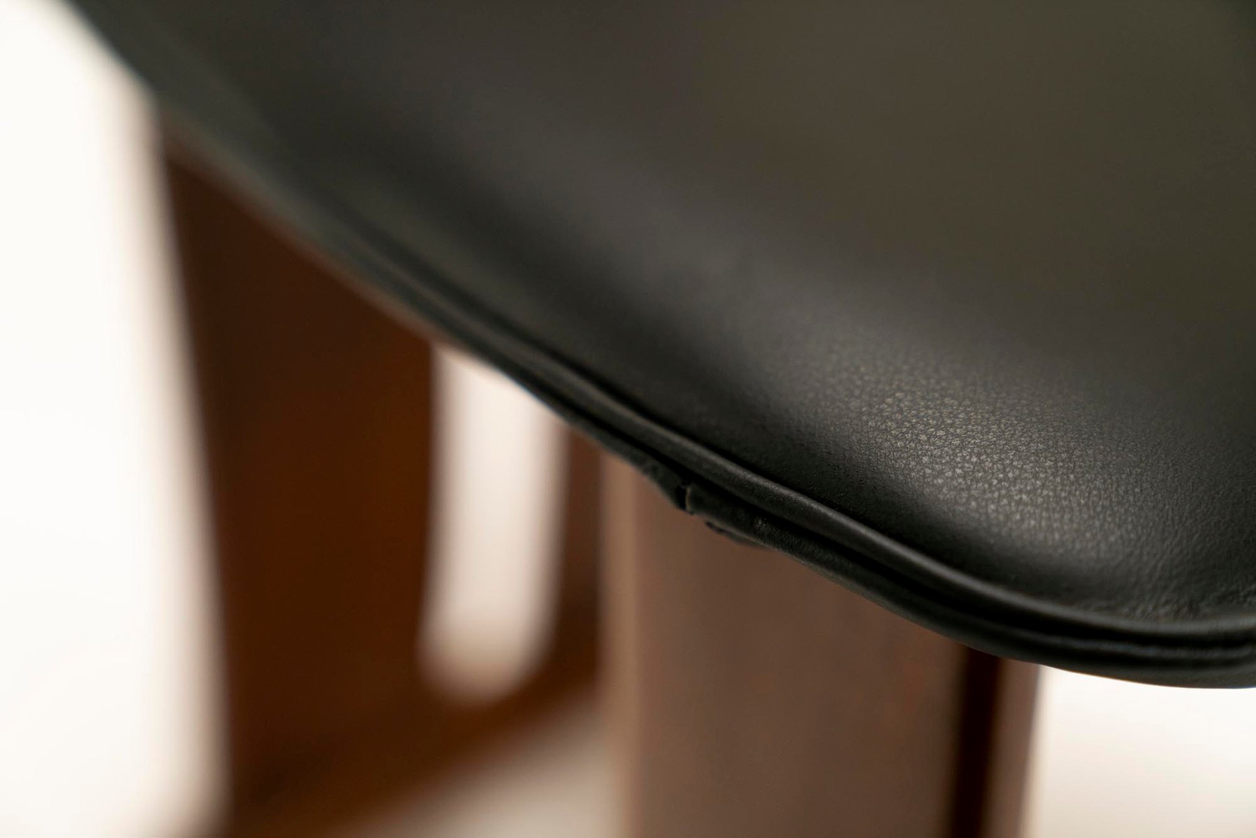 Dining Chairs in Walnut and Leather in the Style of Scarpa, Italy ...