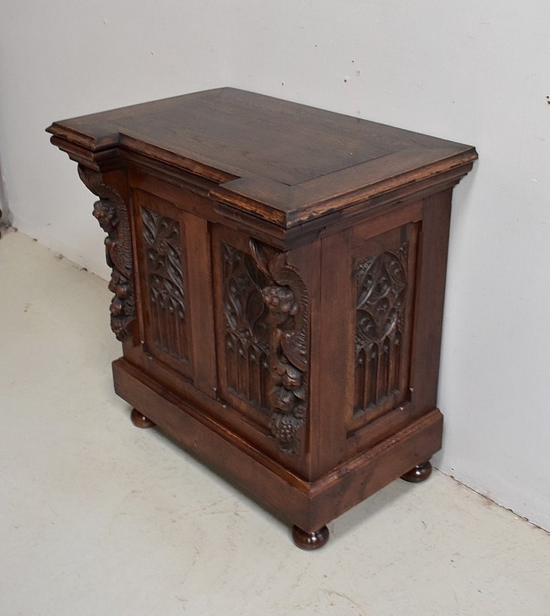 Small Renaissance Style Landing Linen Chest in Oak, Late 19th Century ...