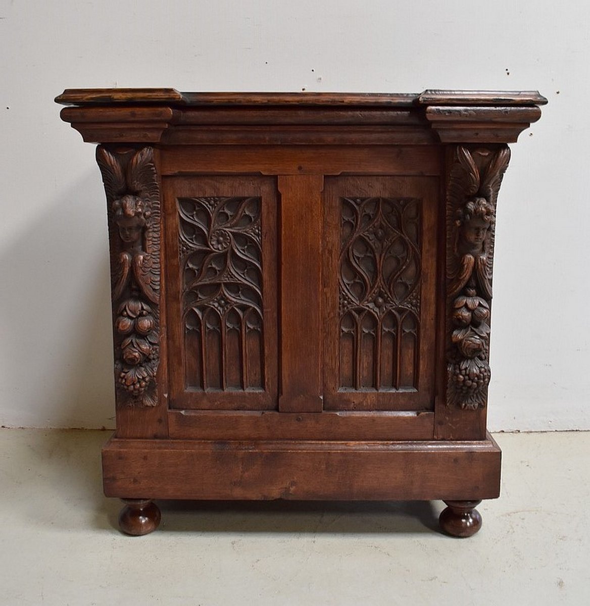 Small Renaissance Style Landing Linen Chest in Oak, Late 19th Century ...