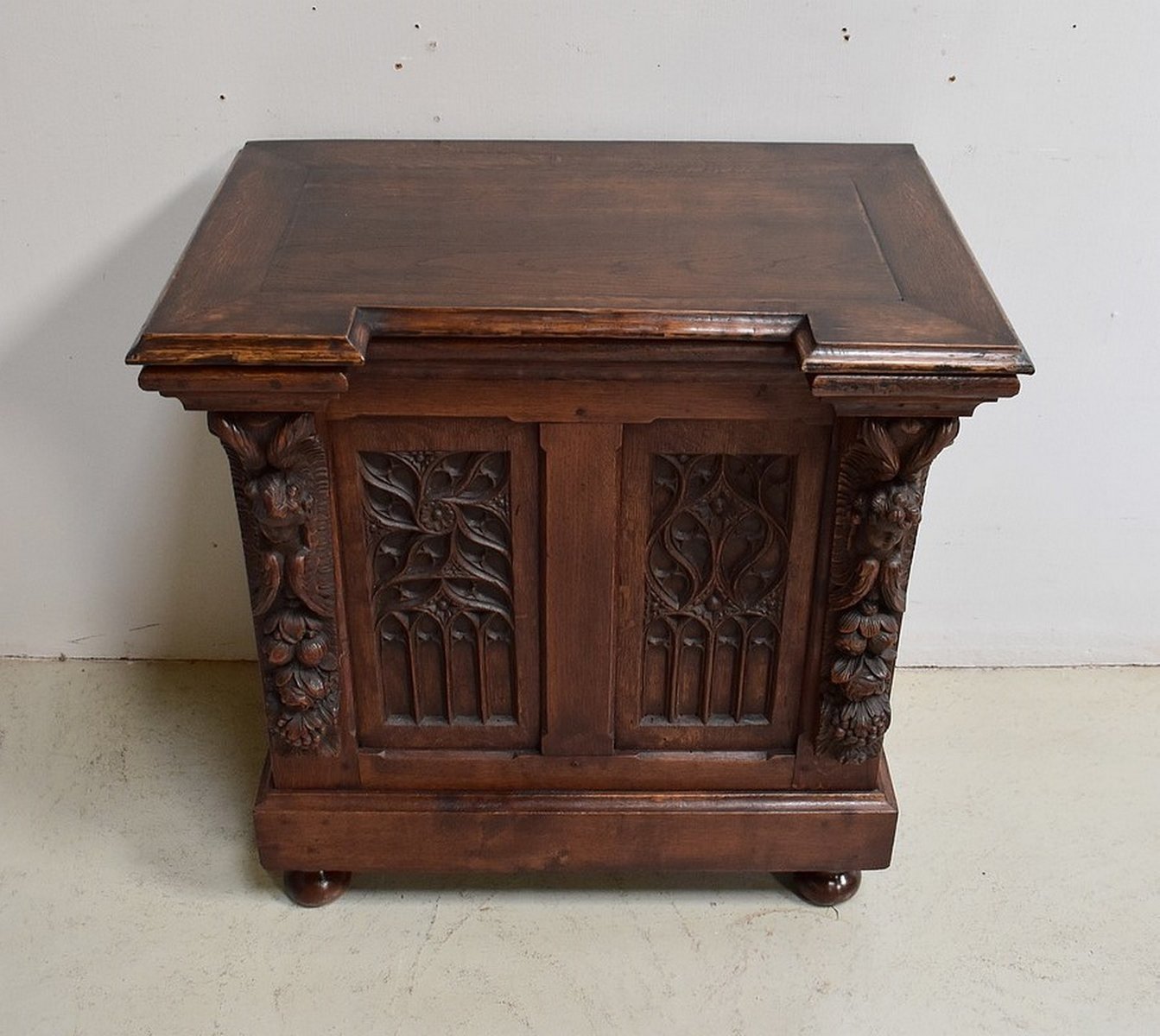 Small Renaissance Style Landing Linen Chest in Oak, Late 19th Century ...