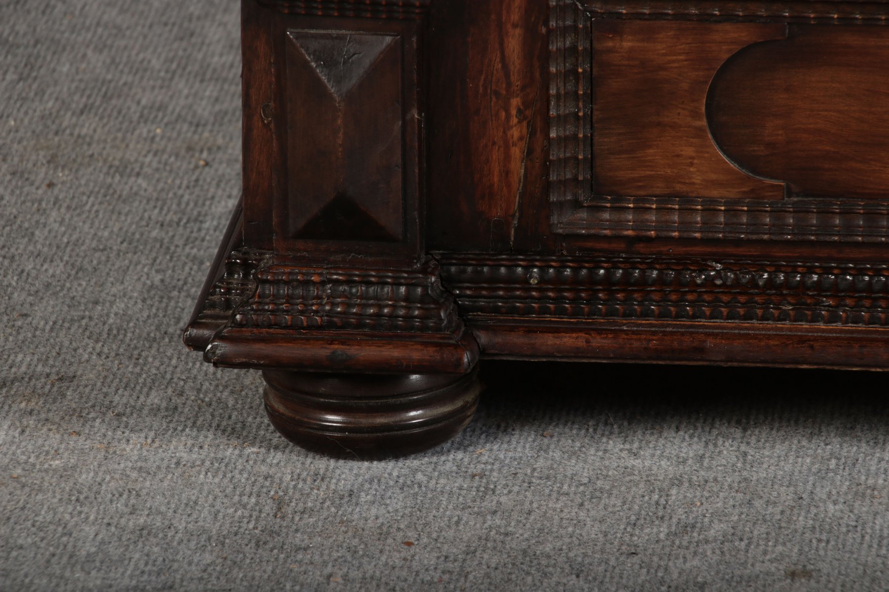 Antique Late Renaissance Early Baroque Cabinet, 1700s for sale at Pamono