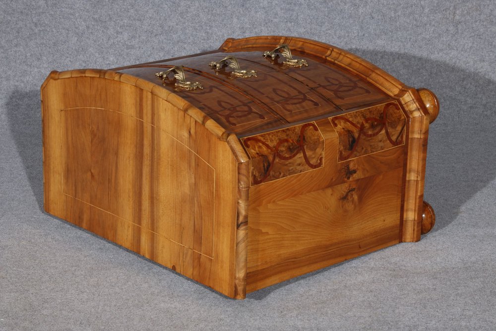 Ancient Baroque Chest of Drawers, 1800s for sale at Pamono