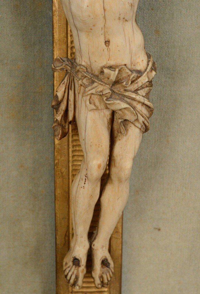 18th Century Dore Wood Christ Sculpture for sale at Pamono