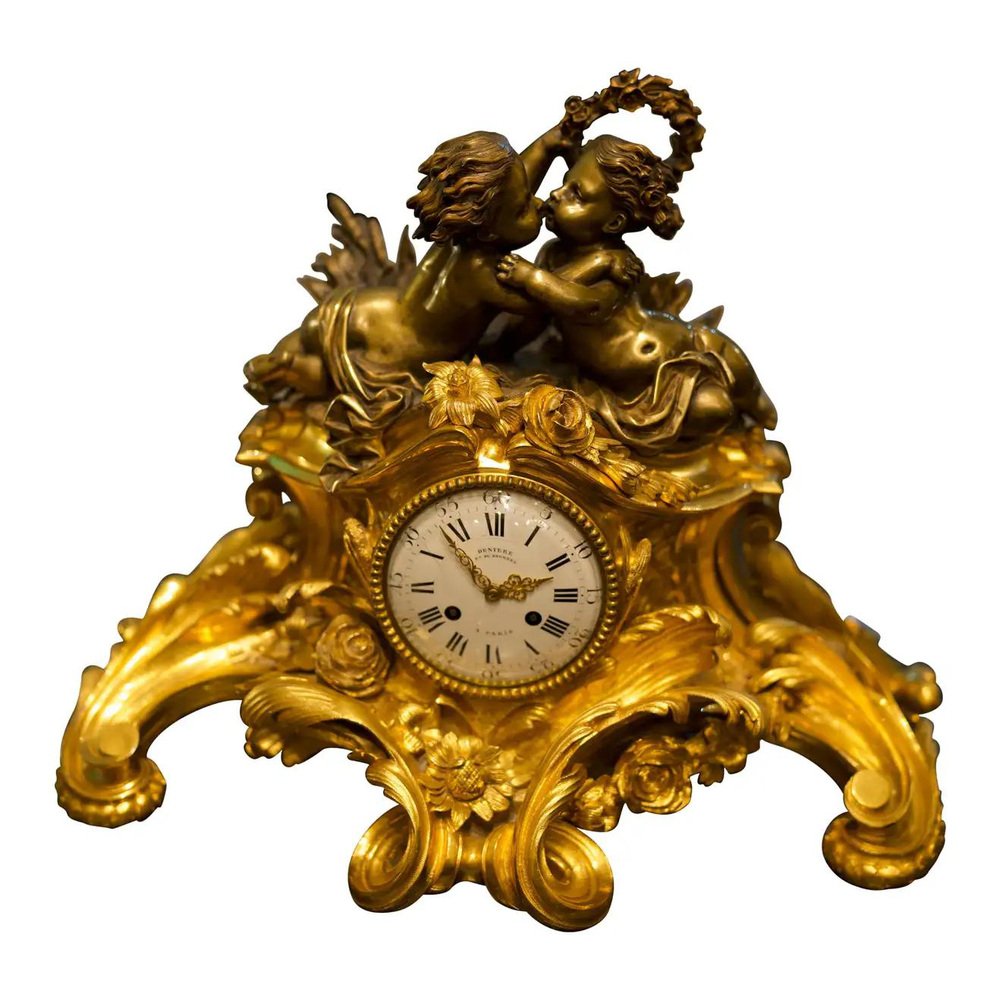 Antike Französische figurale Kaminuhr im Louis XV-Stil aus Vergoldeter ...