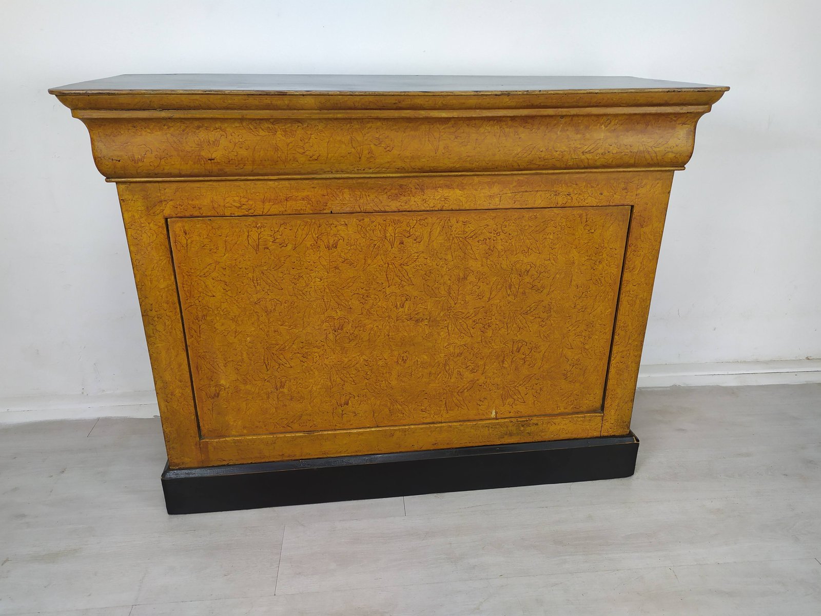 Louis Philippe Walnut Counter for sale at Pamono