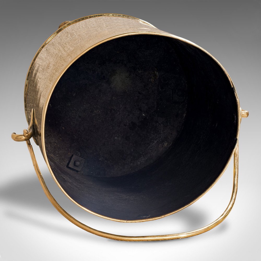 Antique English Brass Coal Bucket, 1820s for sale at Pamono