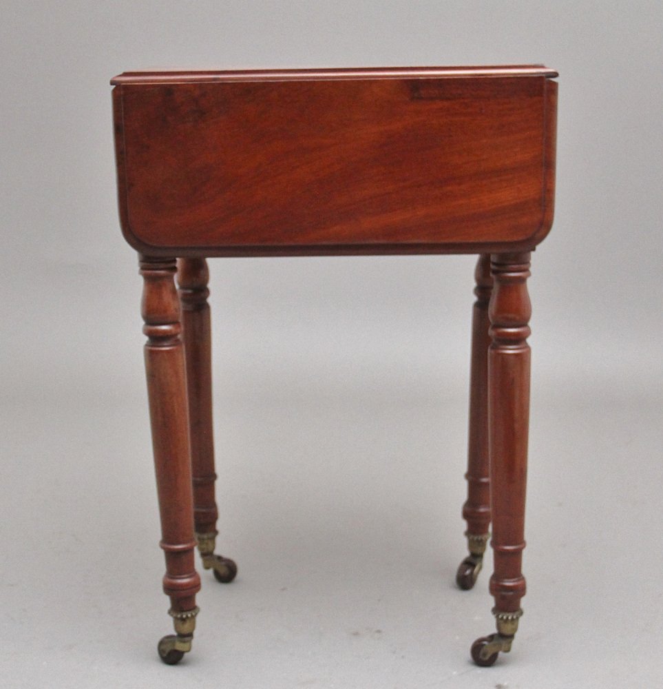 19th Century Mahogany Drop Leaf Side Table, 1840s for sale at Pamono