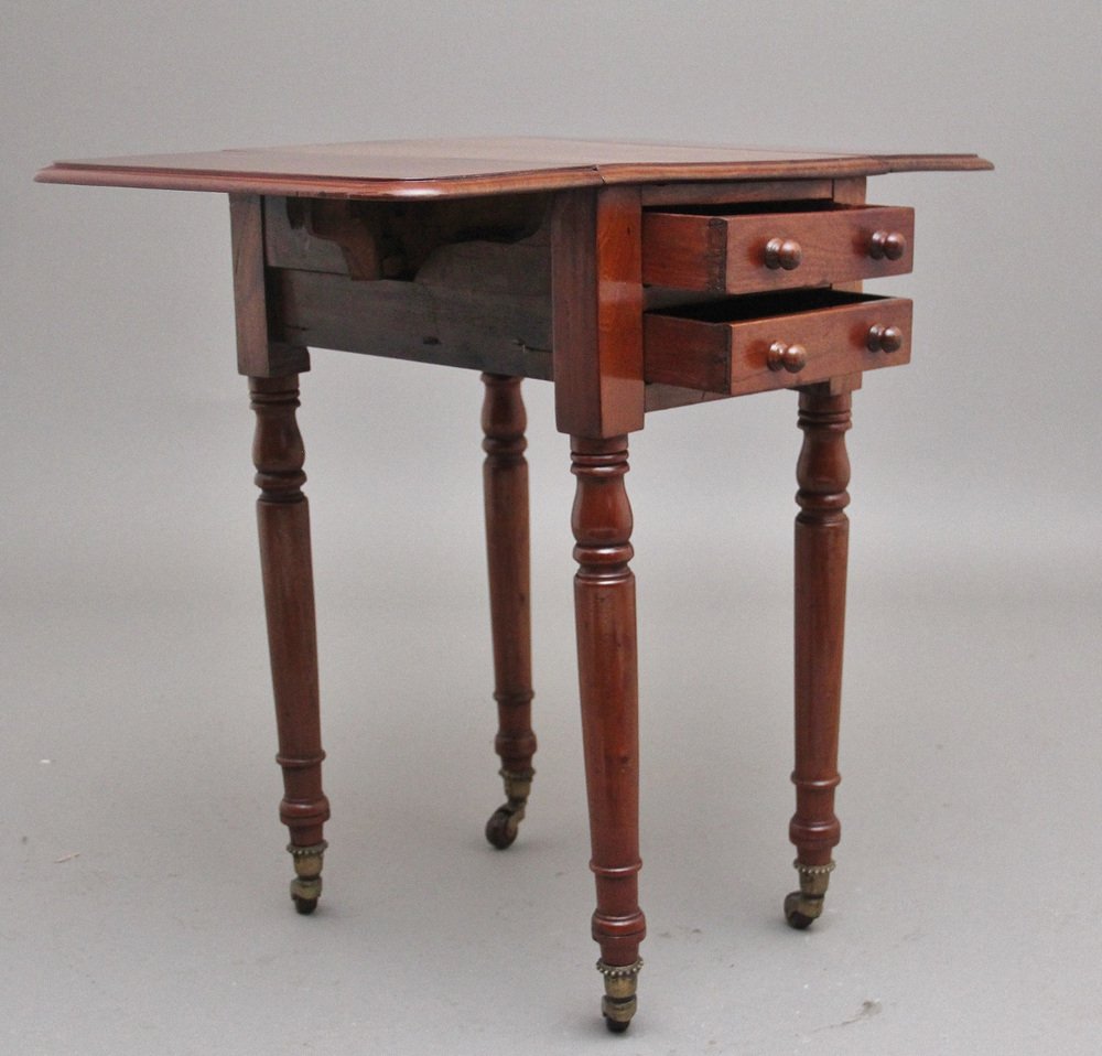 19th Century Mahogany Drop Leaf Side Table, 1840s for sale at Pamono
