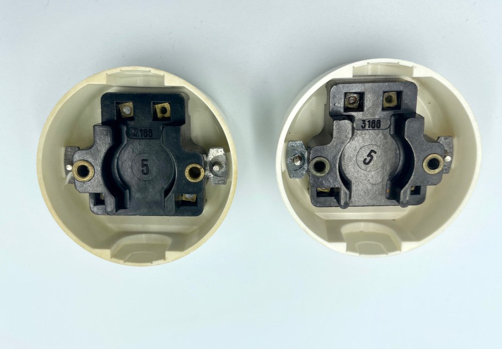 Bakelite Light Switches, 1940s, Set of 2 for sale at Pamono