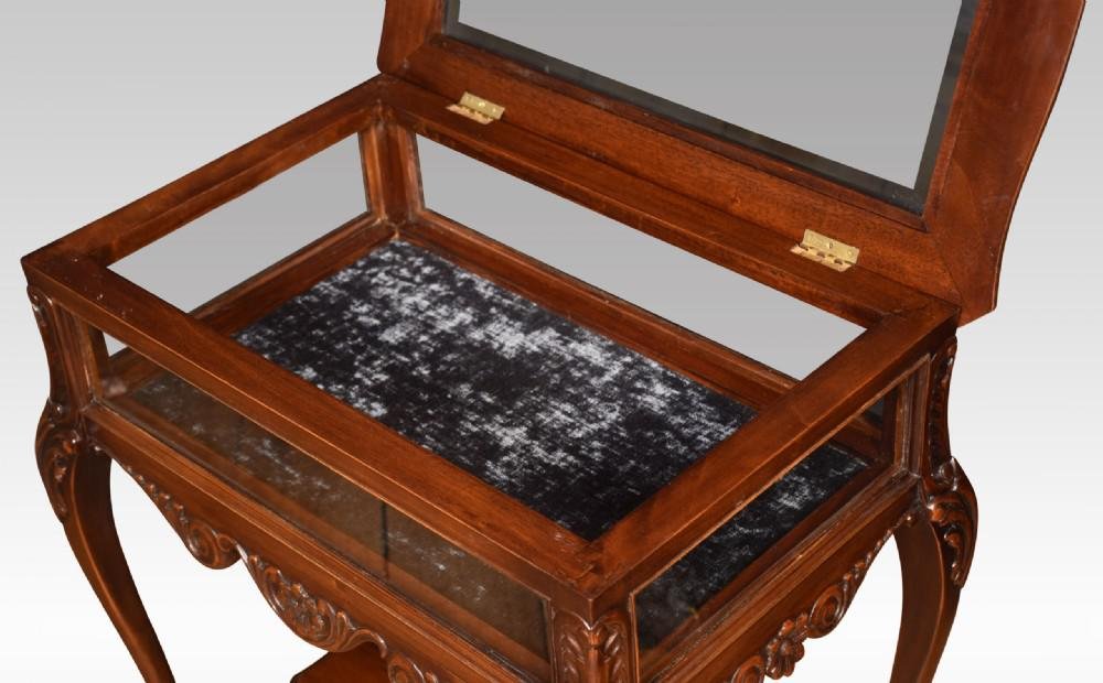 Mahogany Bijouterie Table, 1890s for sale at Pamono