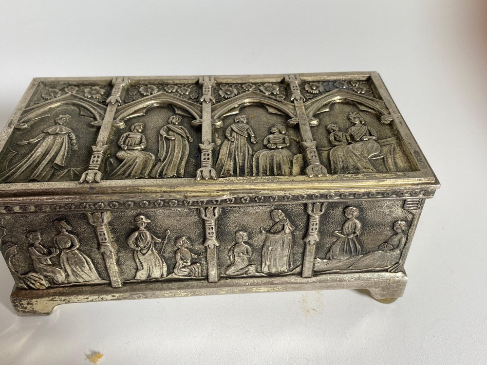 19th Century England Box in Metal & Silver Color for sale at Pamono
