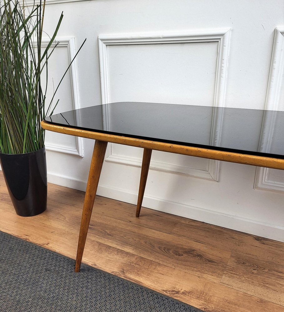 Italienischer Mid-Century Art Deco Beistell- oder Couchtisch aus Nussholz, Messing & Glas ...