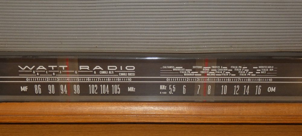 Model WR 718 Turntable Radio in Wood and Bakelite from Watt Radio ...