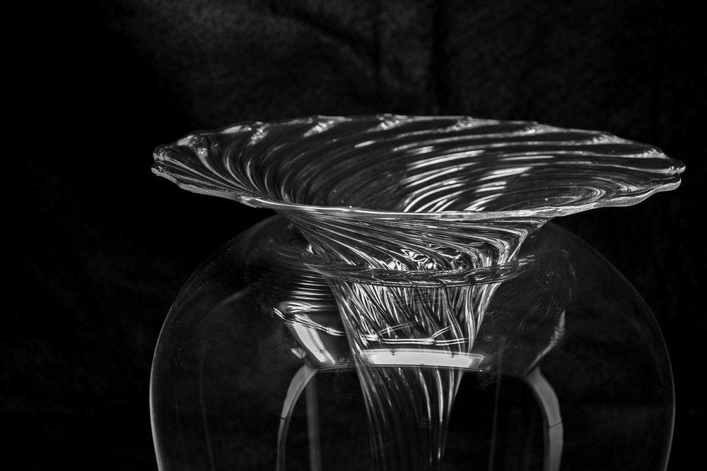 Twist Vase in Blown Borosilicate Glass by Kanz Architetti for Hands On ...