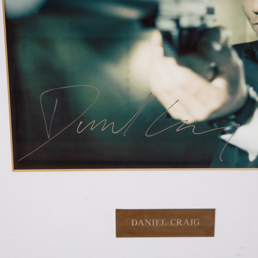 James Bond 007 - Connery, Lazenby, Moore, Dalton, Brosnan, Craig ...