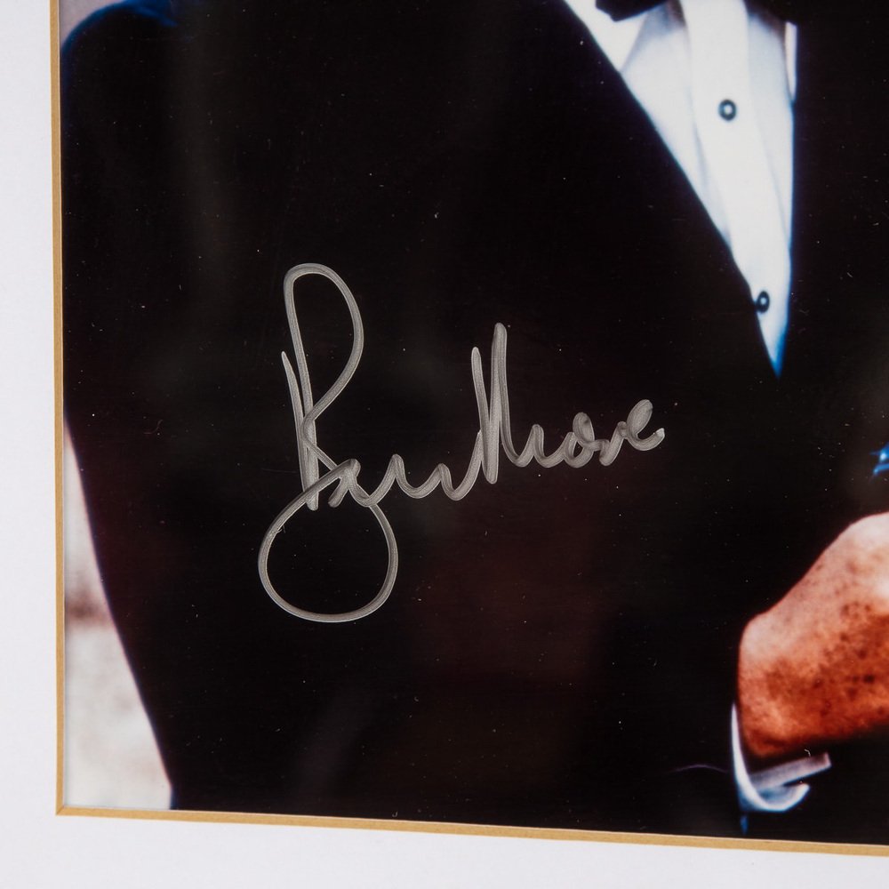 James Bond 007 - Connery, Lazenby, Moore, Dalton, Brosnan, Craig ...