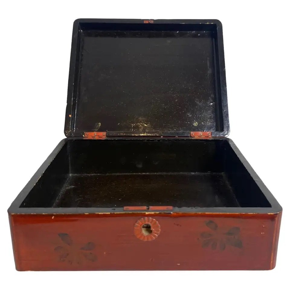 Antique Red Lacquered Box, 1800s for sale at Pamono
