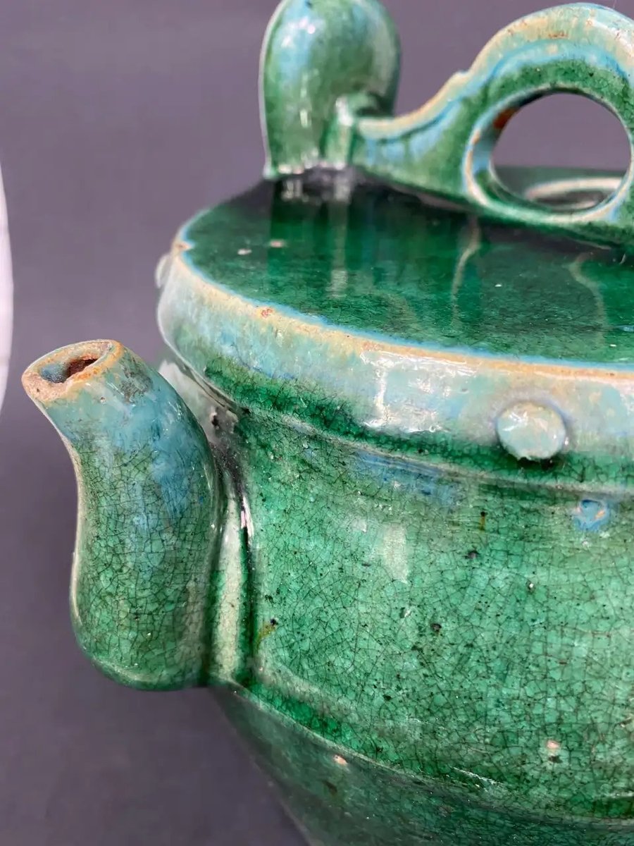 19th Century Chinese Green Ceramic Tea Flask for sale at Pamono