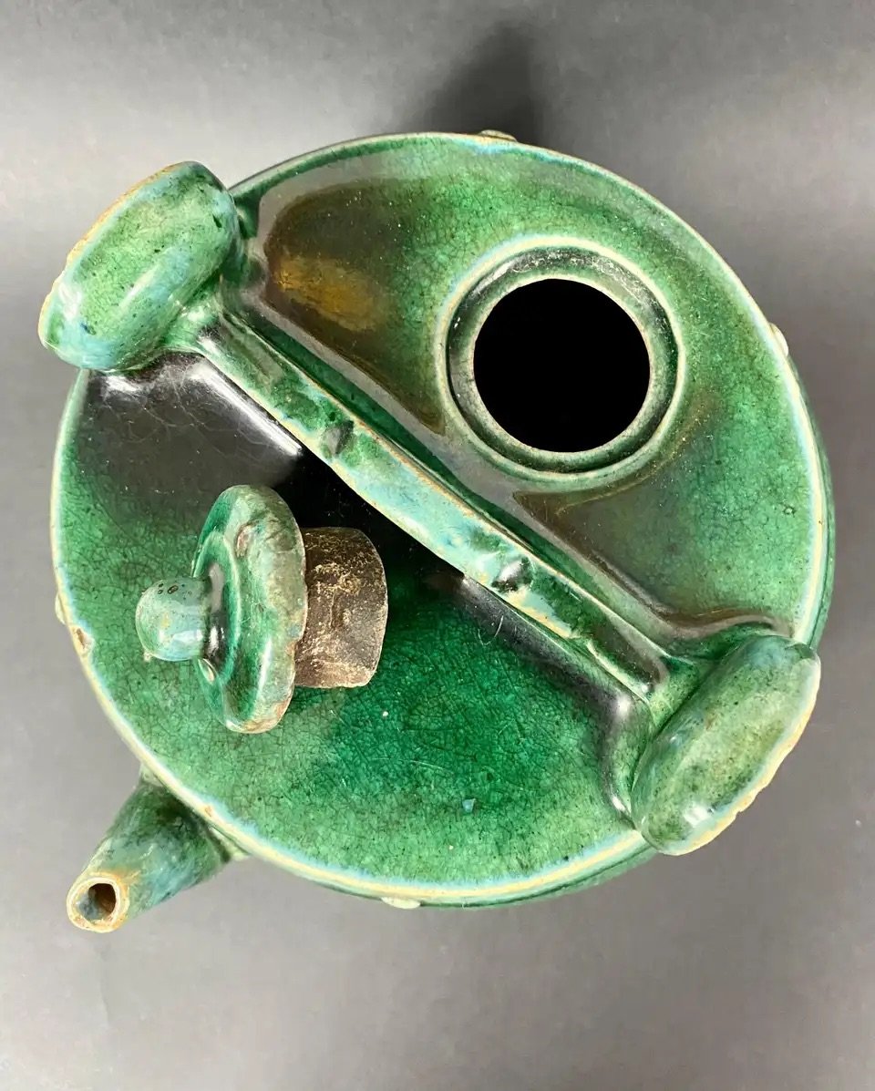 19th Century Chinese Green Ceramic Tea Flask for sale at Pamono