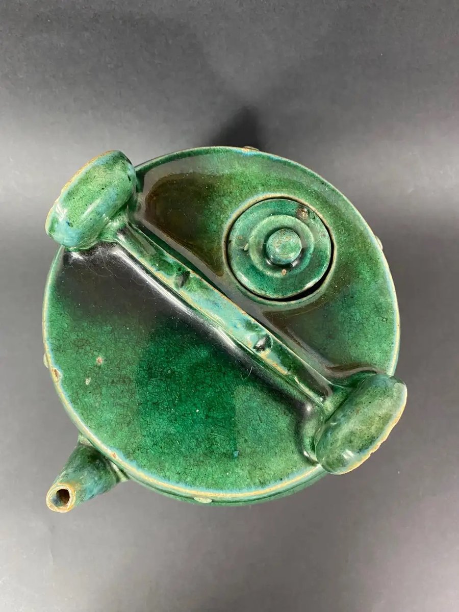 19th Century Chinese Green Ceramic Tea Flask for sale at Pamono