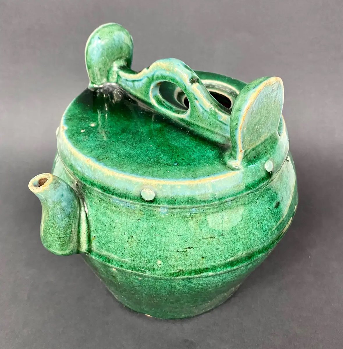 19th Century Chinese Green Ceramic Tea Flask for sale at Pamono
