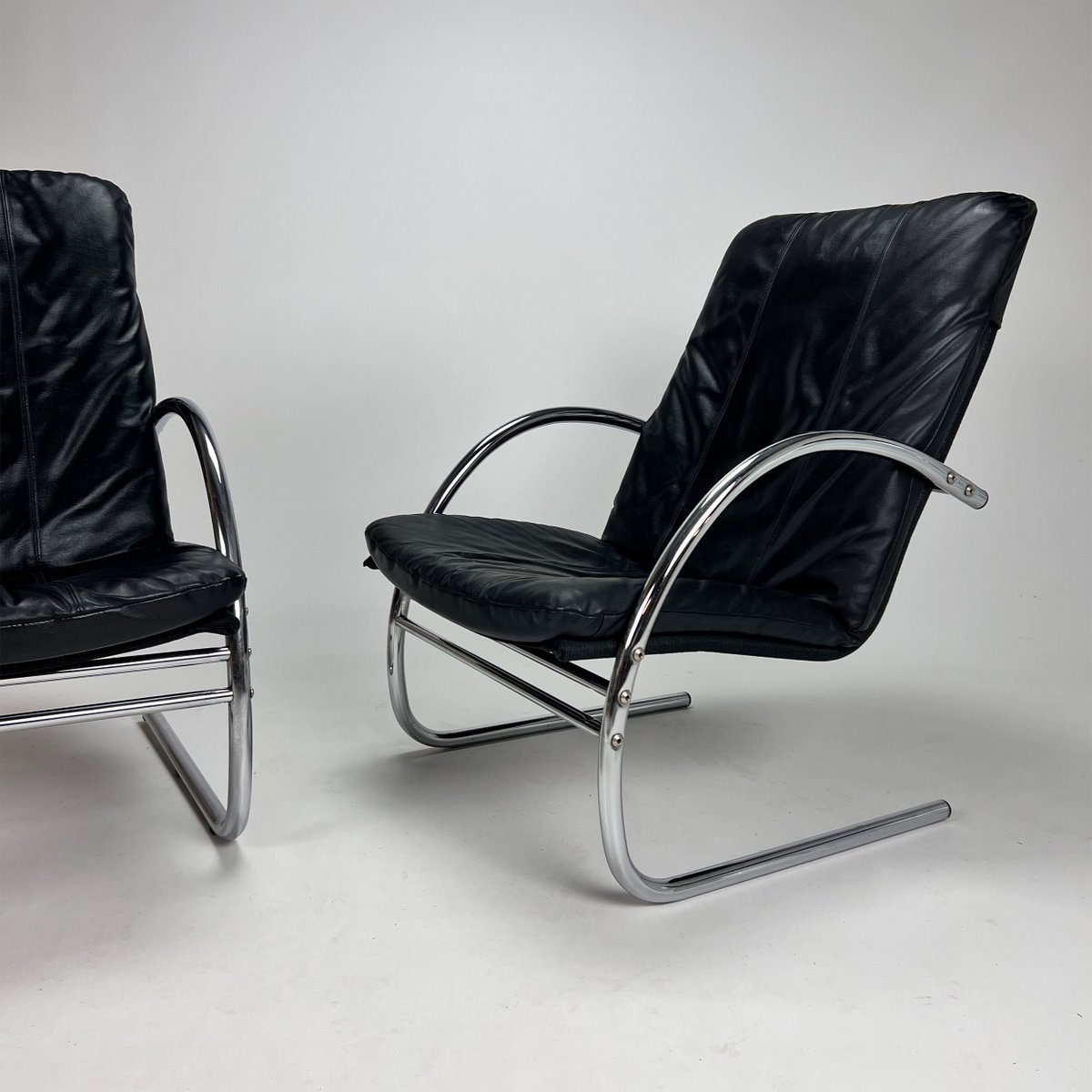 Postmodern Leather Lounge Chairs, 1980s, Set of 2 for sale at Pamono