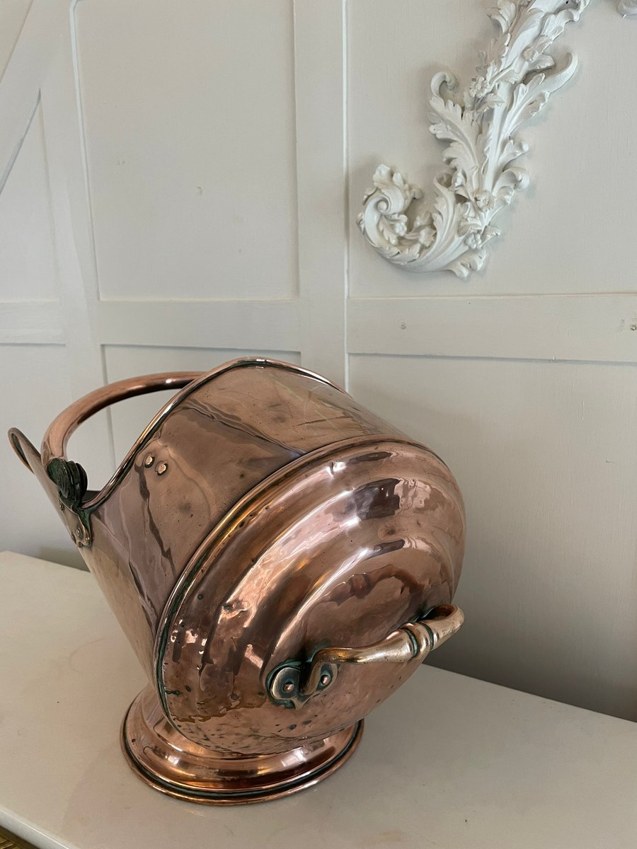 George III Copper Helmet Coal Scuttle, 1800s for sale at Pamono