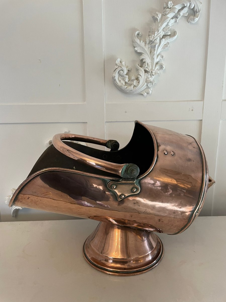 George III Copper Helmet Coal Scuttle, 1800s for sale at Pamono