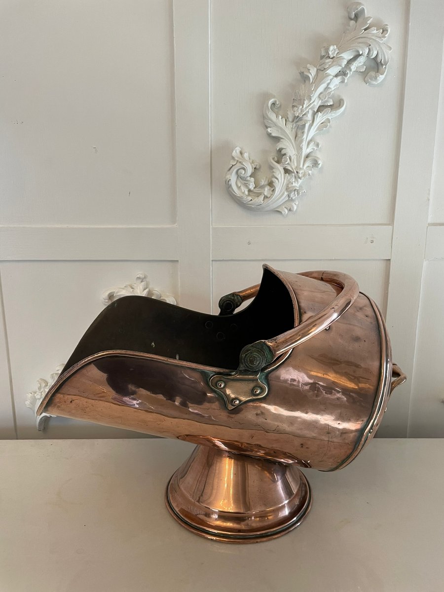 George III Copper Helmet Coal Scuttle, 1800s for sale at Pamono