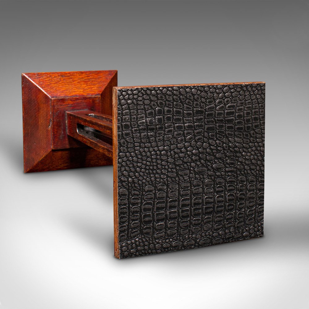 English Oak Statue Stand for sale at Pamono