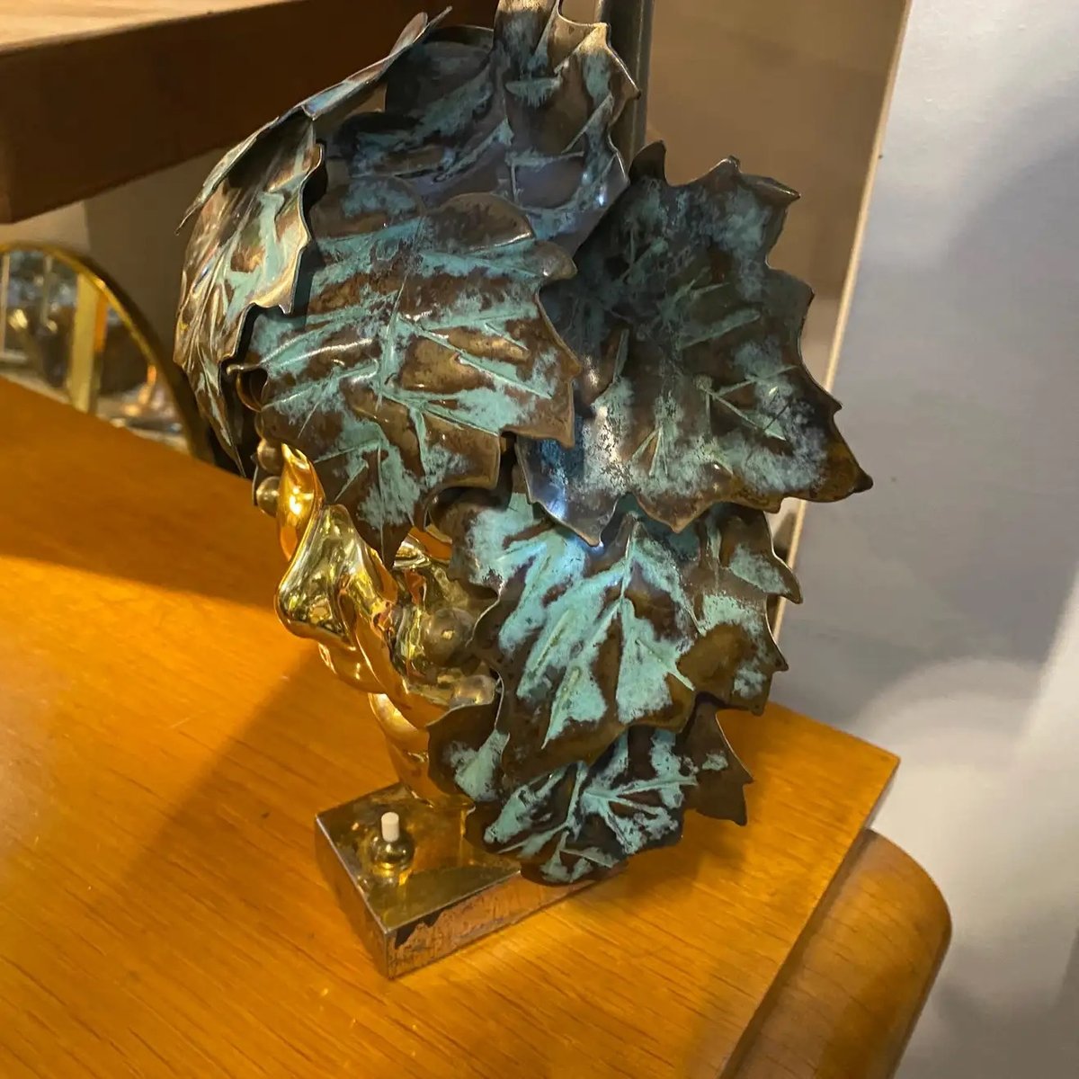 Italienische Mid-Century Modern Bacchus Tischlampe aus Messing, 1970er ...