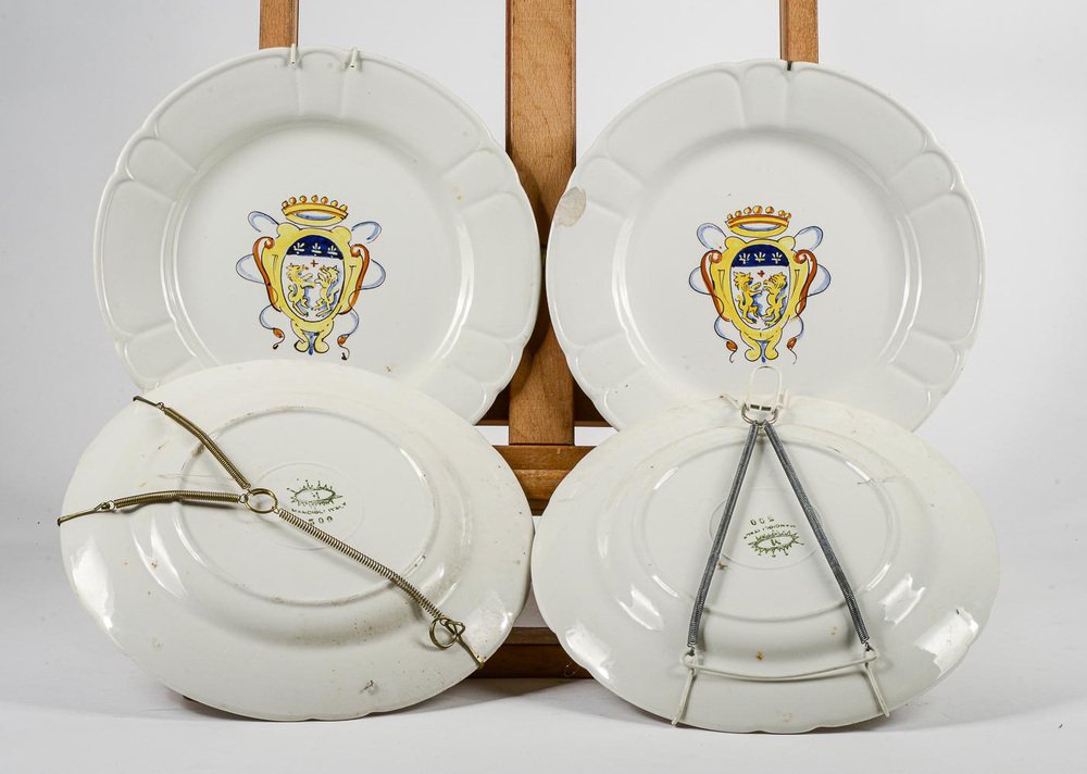 Italian Plates with Coat of Arms by Marcati Mancioli, 1950s, Set of 4 ...