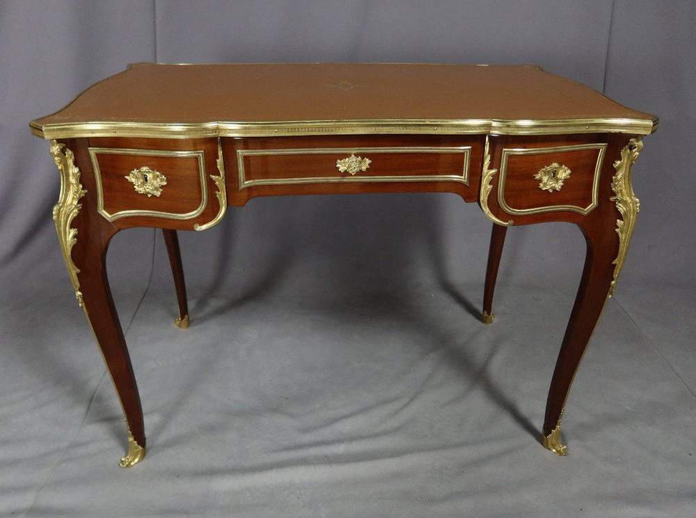 Louis XV Desk in Mahogany for sale at Pamono