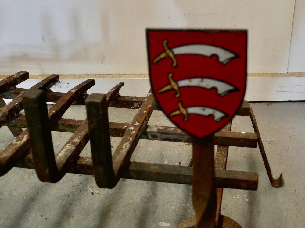 Großes Feuergitter Set mit Essex Schild aus Eisen, 19. Jh., 1880er, 3 bei Pamono kaufen