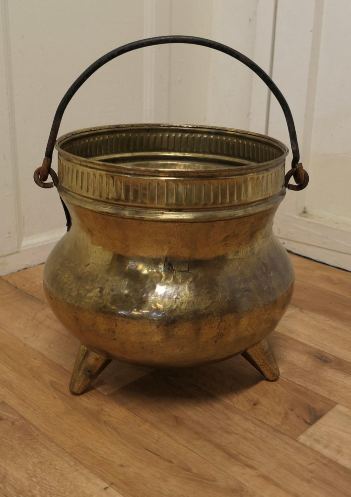 19th Century Brass Coal Bucket on Feet, 1880s for sale at Pamono
