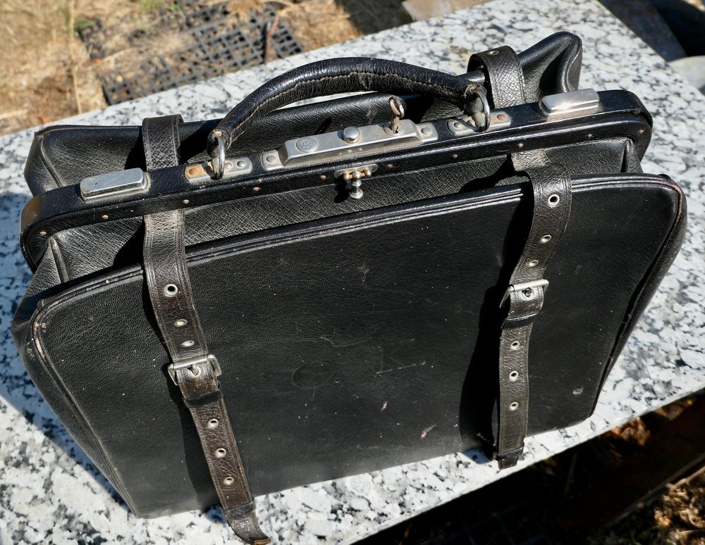 French Fitted Dressing Case in Leather, 1880 for sale at Pamono