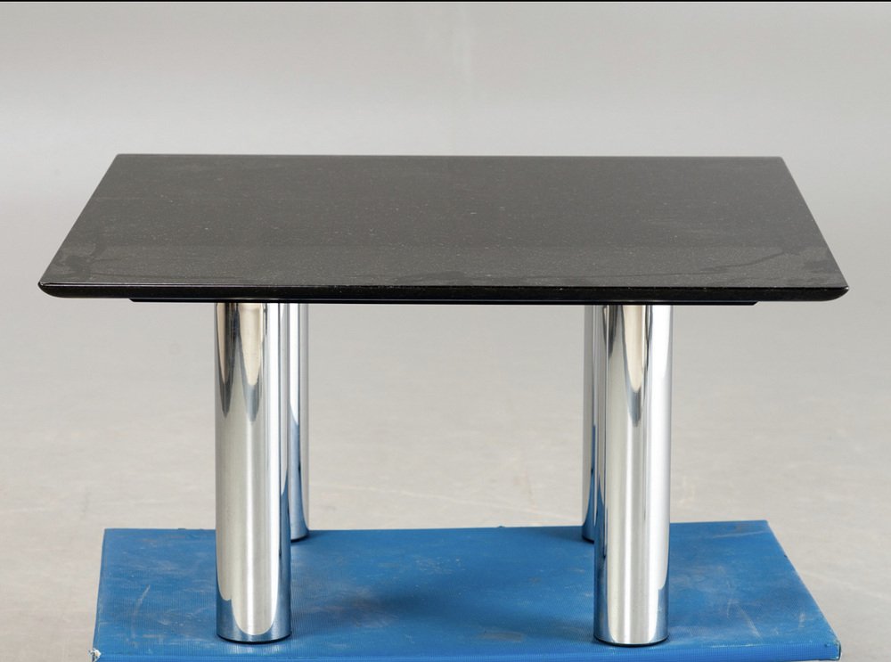Tavolino da caffè con lastra in pietra di granito nero e gambe in tubo ...
