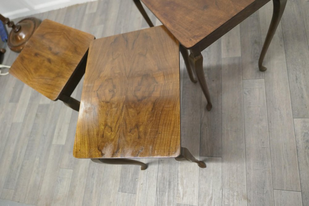 Tavoli ad incastro Art Déco in noce, 1930, set di 3 in vendita su Pamono