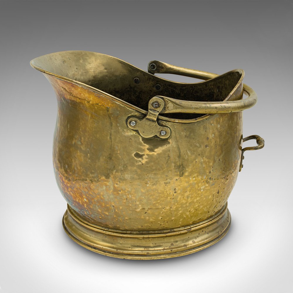 Antique Victorian English Helmet Scuttle in Brass for sale at Pamono