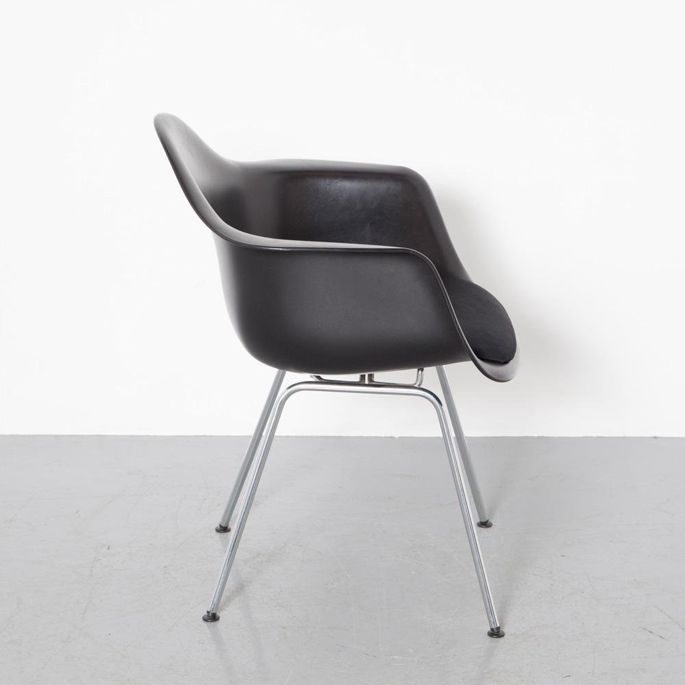 Schwarzer Dax Chair von Eames für Vitra, 2000er bei Pamono kaufen