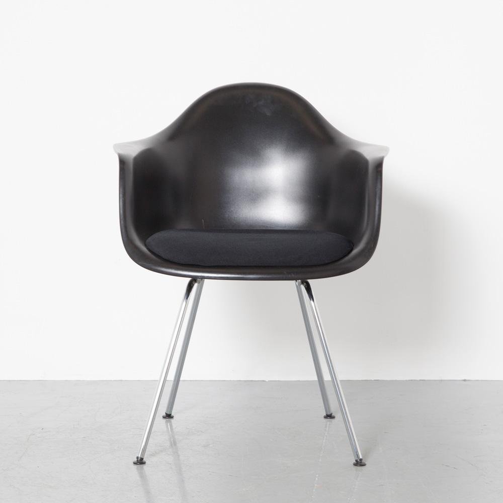 Schwarzer Dax Chair von Eames für Vitra, 2000er bei Pamono kaufen