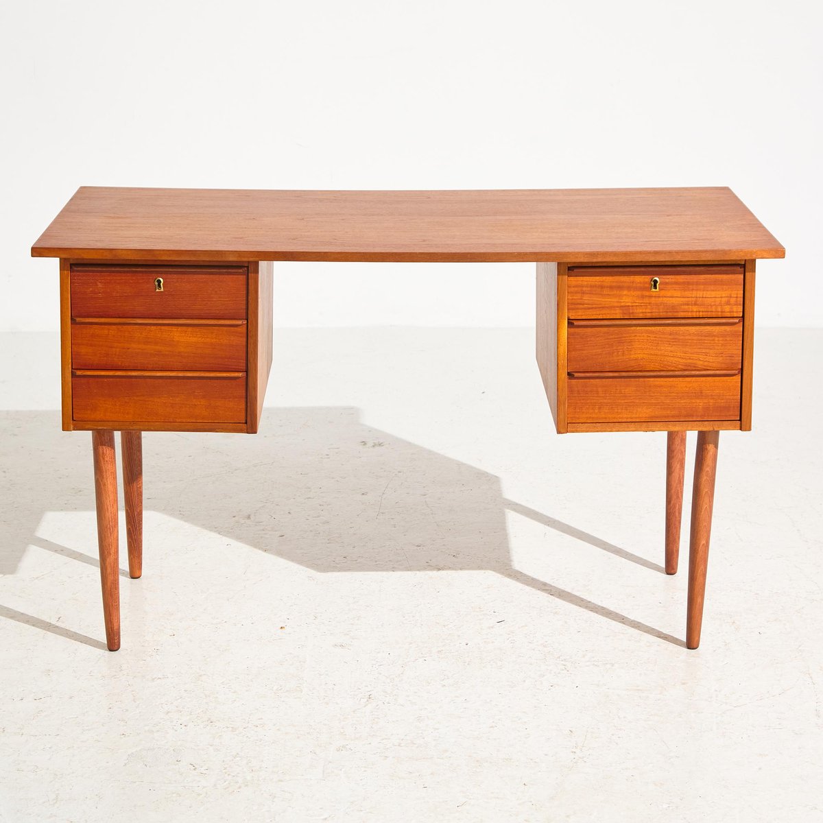 Vintage Teak Desk, 1970s for sale at Pamono