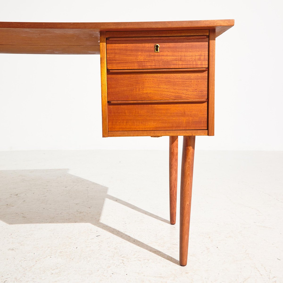 Vintage Teak Desk, 1970s for sale at Pamono