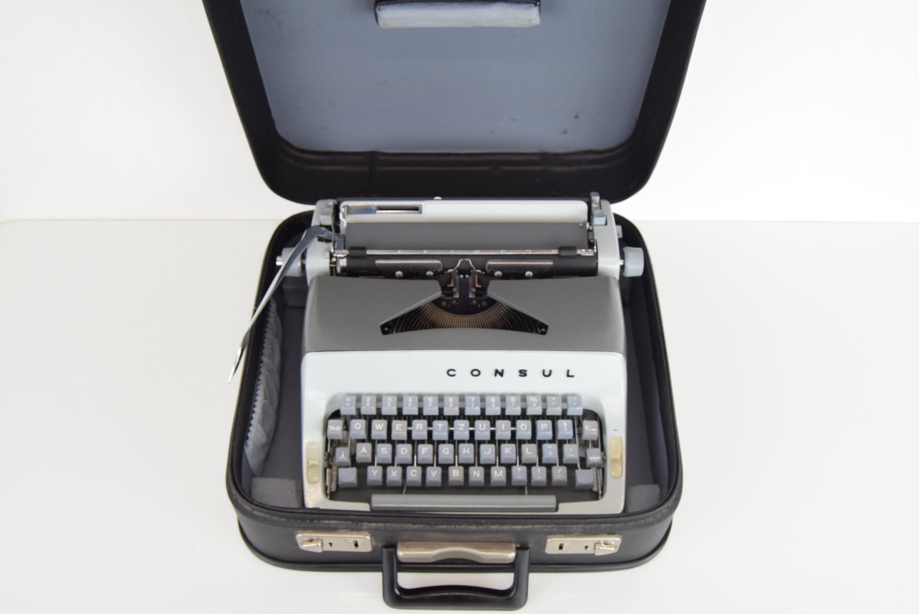 Mid-Century Typewriter from Consul, 1960s for sale at Pamono
