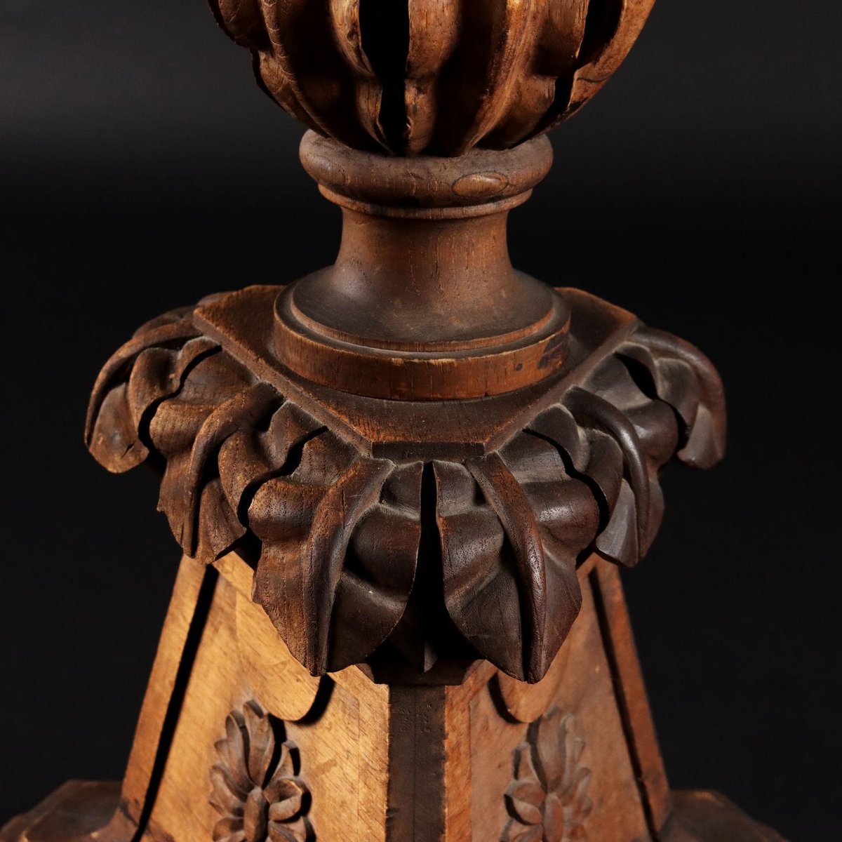 Neoclassical Style Floor Lamp for sale at Pamono