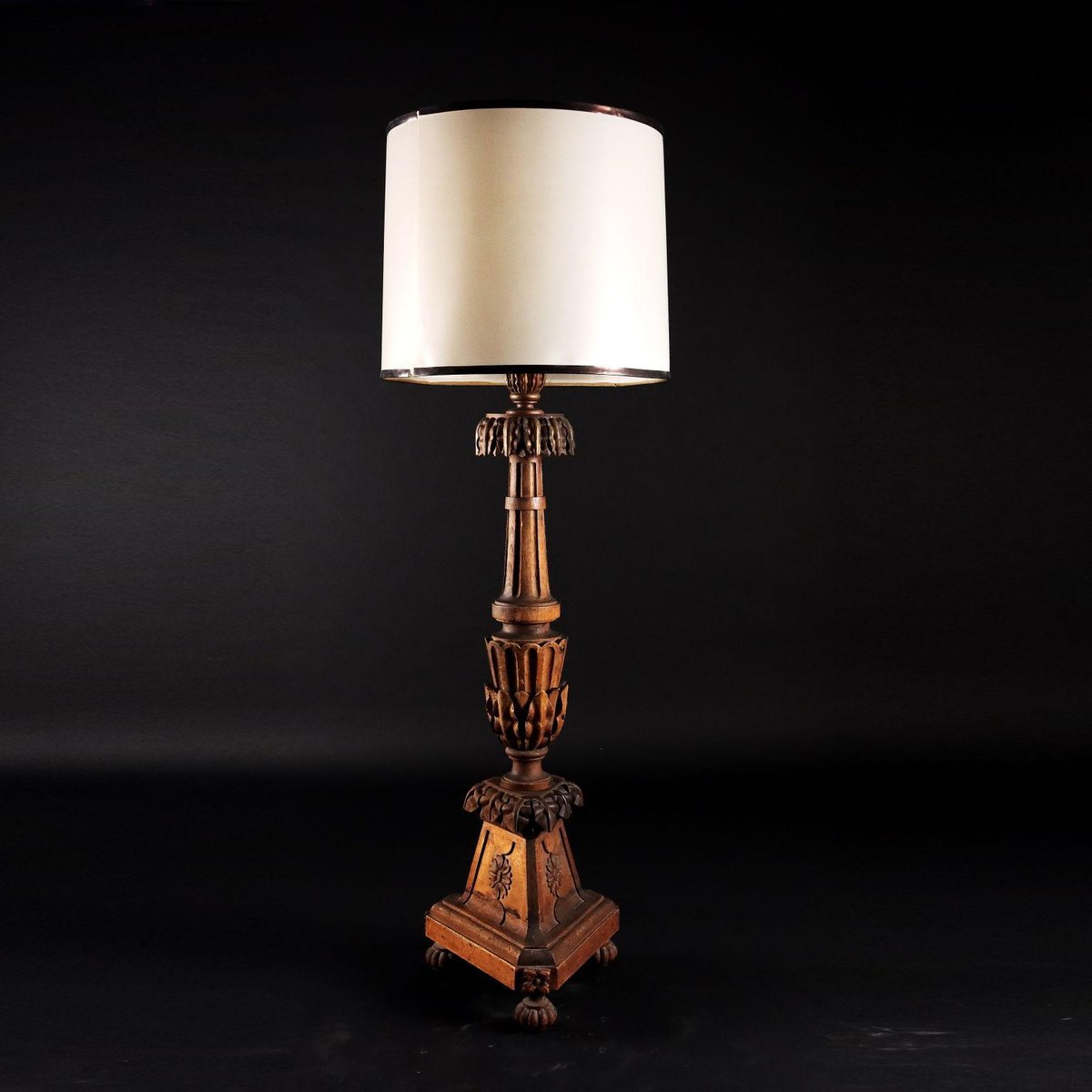 Neoclassical Style Floor Lamp for sale at Pamono