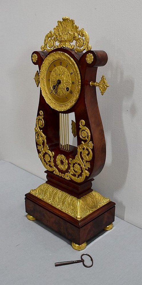 Empire Lyre Pendulum in Mahogany and Gilded Bronze for sale at Pamono