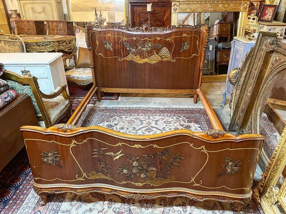 Antikes französisches geschnitztes Doppelbett bei Pamono kaufen